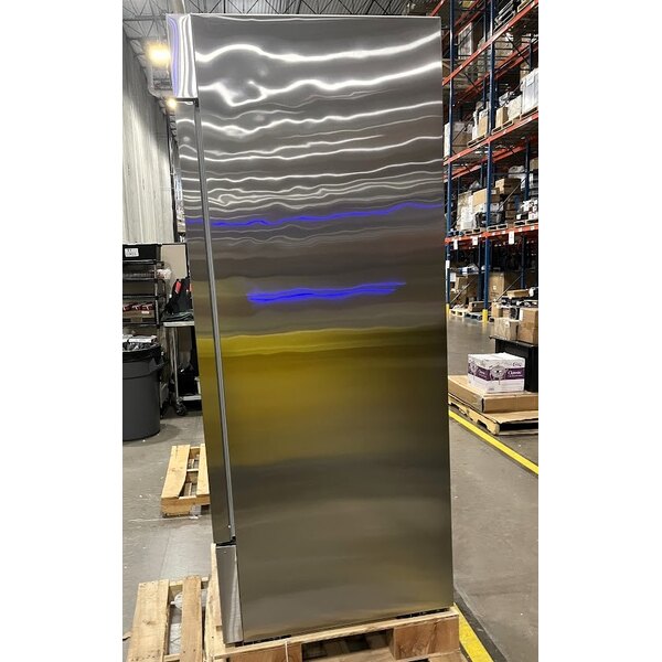 Scratch and Dent Avantco A-23R-HC 29" Solid Door Reach-In Refrigerator