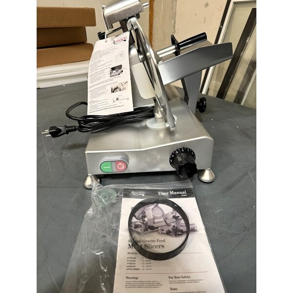 Scratch and Dent Avantco SL309 9" Manual Gravity Feed Meat Slicer - 1/4 hp