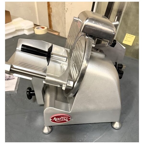 Scratch and Dent Avantco SL309 9" Manual Gravity Feed Meat Slicer - 1/4 hp