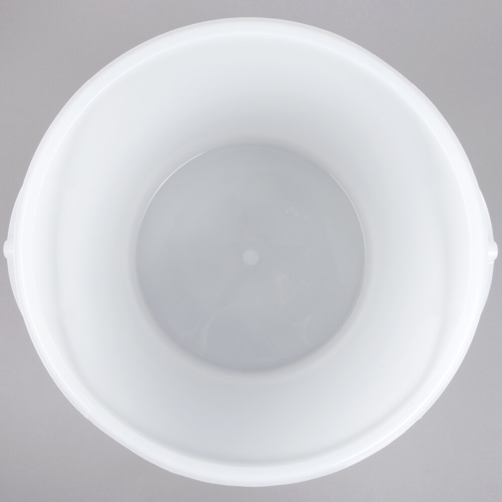 Rubbermaid FG572800WHT 22 Qt. White Round Food Storage Container