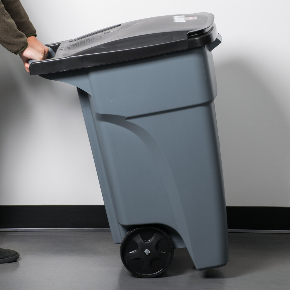 Rubbermaid 1971941 Brute 32 Gallon Gray Wheeled Rectangular Trash Can ...