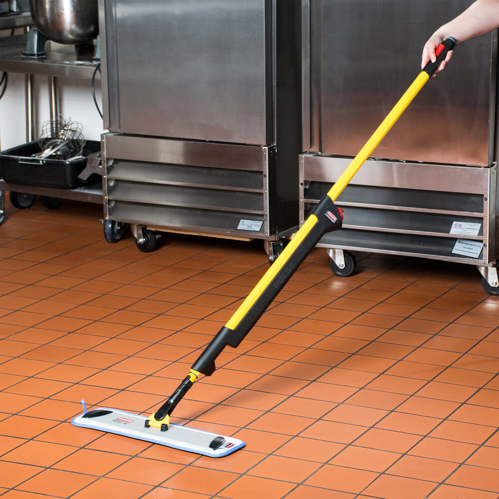 Rubbermaid 1835528 Pulse 18" Microfiber Spray Mop with Frame