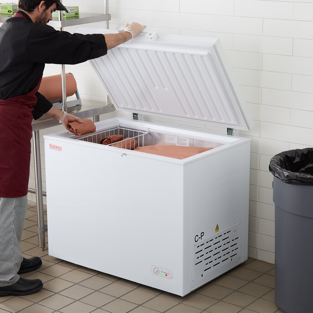 Galaxy 9.6 cu. ft. Commercial Chest Freezer | WebstaurantStore