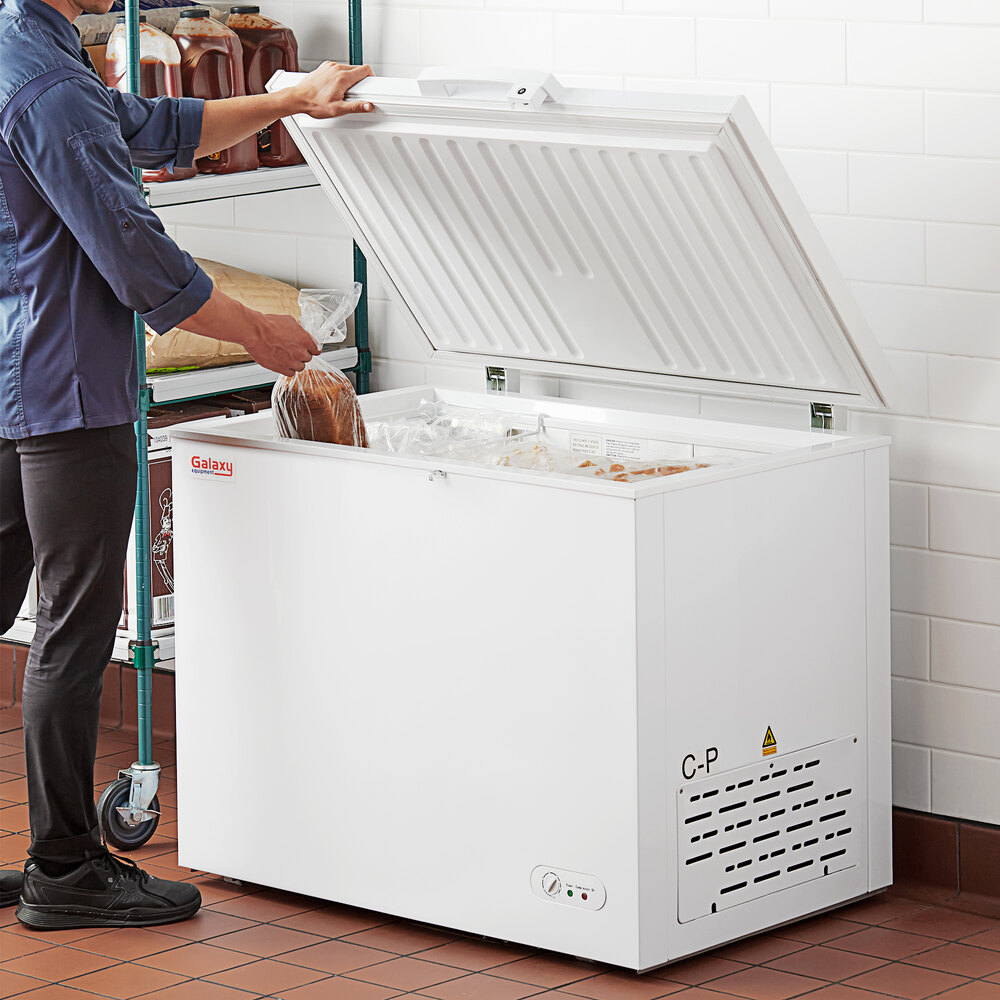 Galaxy 9.6 cu. ft. Commercial Chest Freezer | WebstaurantStore