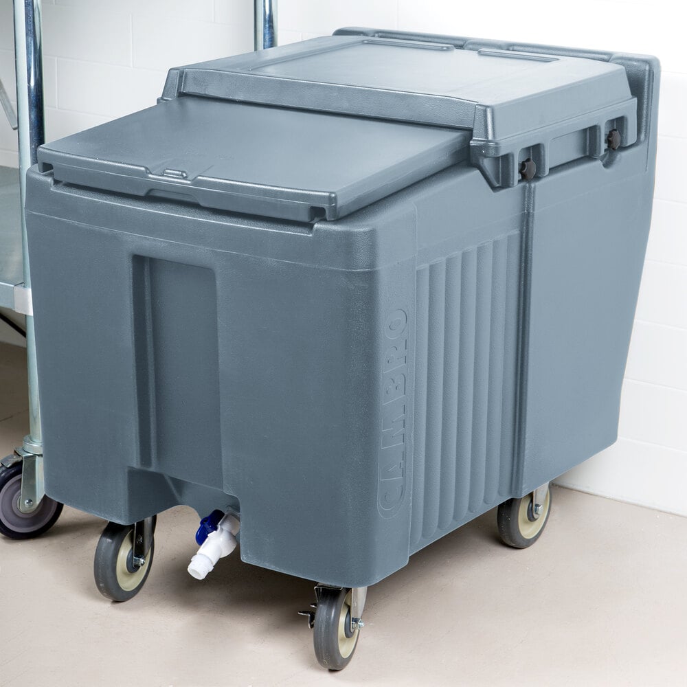 Cambro ICS125L401 SlidingLid™ Slate Blue Mobile Ice Bin - 125 lb. Capacity