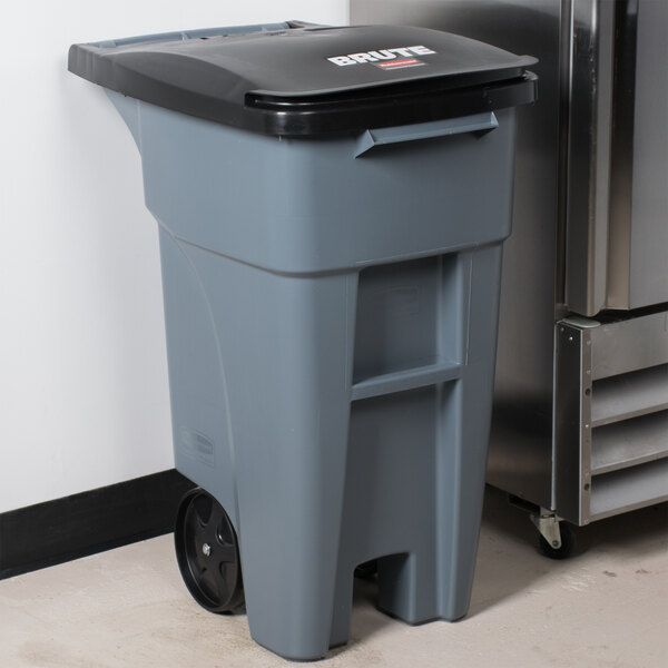 Rubbermaid 1971941 Brute 32 Gallon Gray Wheeled Rectangular Trash Can ...