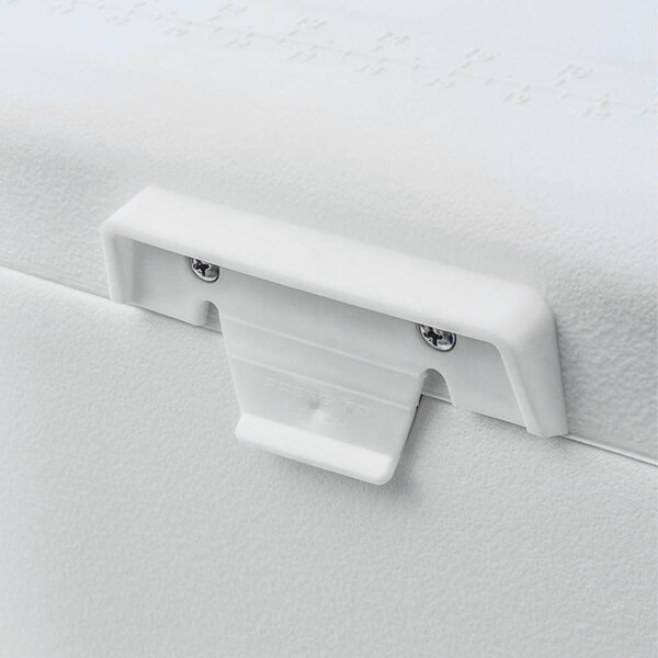 Rubbermaid FG2B8001TRWHT 150 Qt. White Marine Hard Cooler