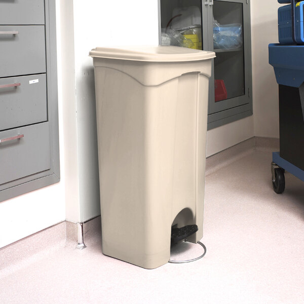 Continental 23BE 23 Gallon Beige Step On Trash Can
