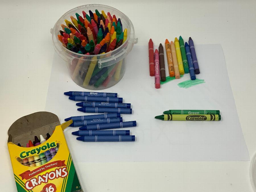 Choice 100-Count Bulk School Crayon Bucket