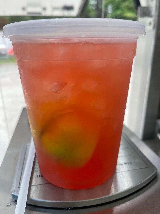 32 oz. Plastic Deli Containers with Lids - 240/Case