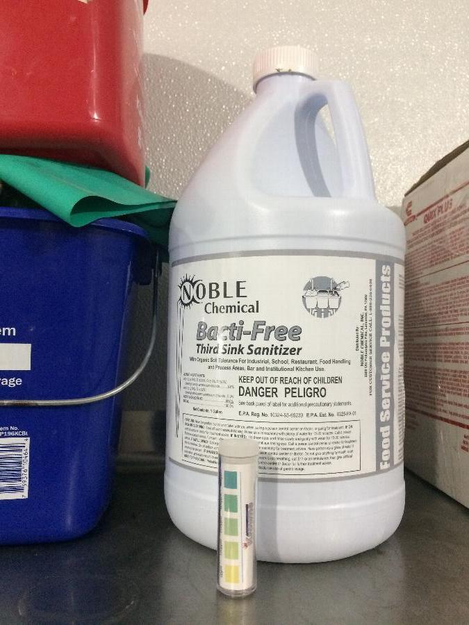 Noble Chemical Bacti-Free 1 Gallon / 128 oz. Third Sink Sanitizer