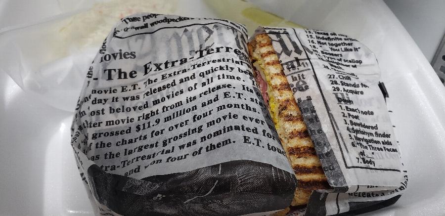 Choice 16" x 12" Newspaper Print Deli Sandwich Wrap Paper - 500/Pack
