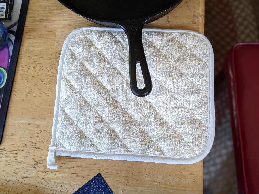 Choice 9 1/2" x 8 1/2" Terry Cloth Pot Holder / Pan Grabber with Pocket