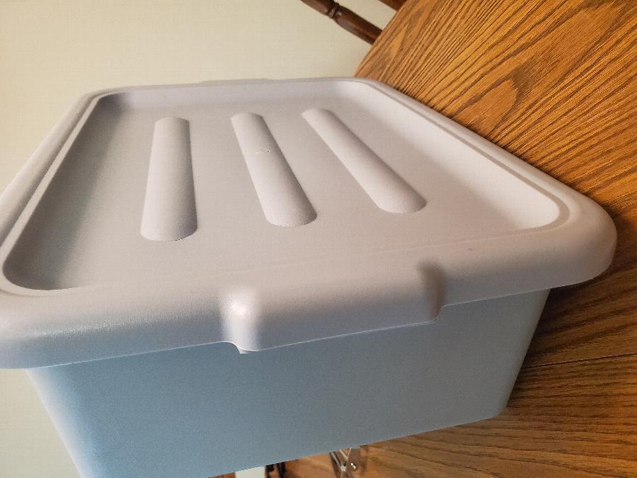 Choice Gray Polyethylene Plastic Bus Tub Lid - 21 1/2" x 15 1/2"