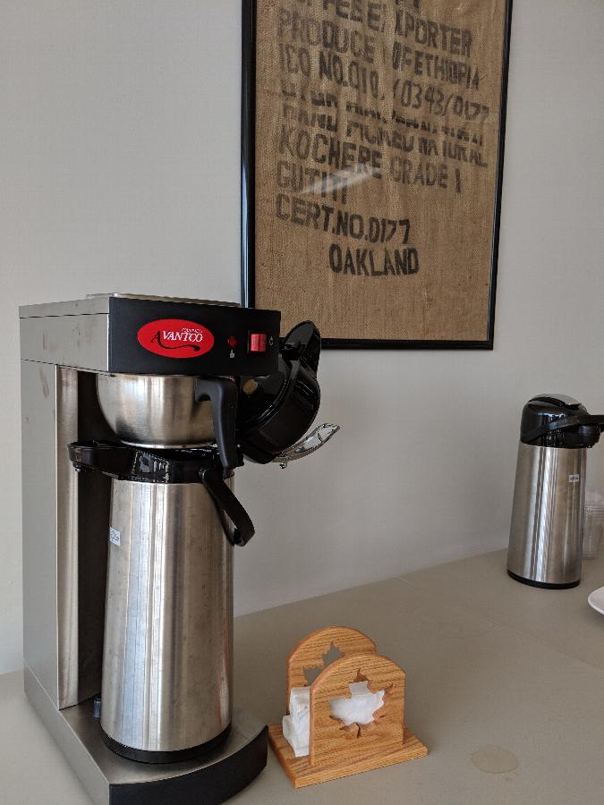 55 Cup Coffee Maker | Avantco C15 Airpot Coffee Brewer - Pourover - 120V