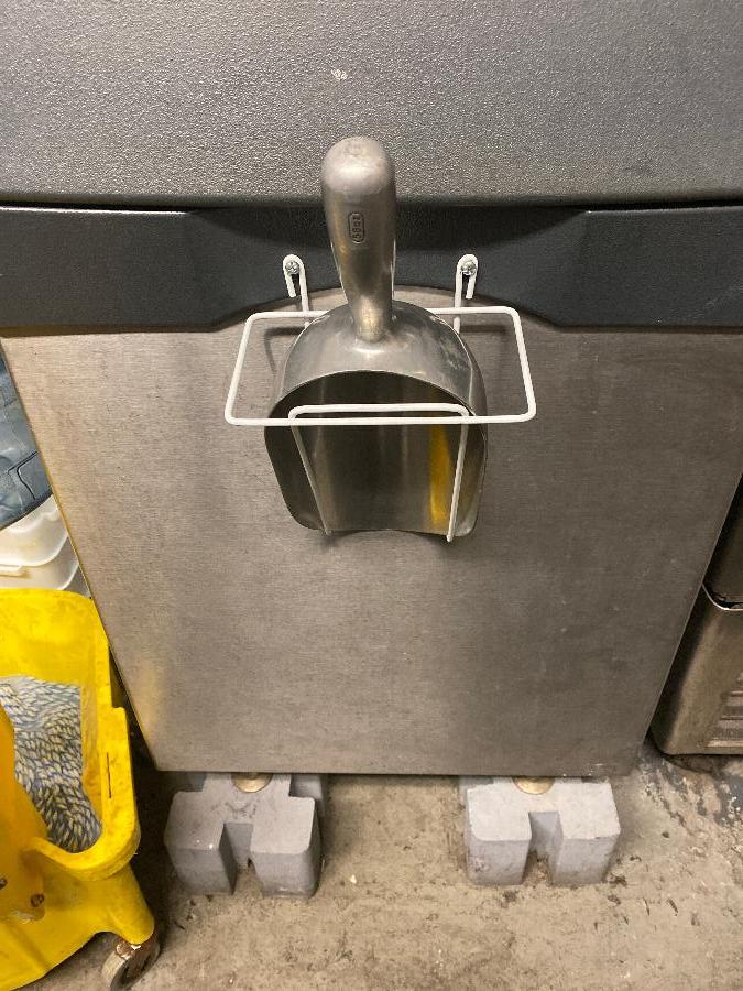 Choice Wall Mount Large Scoop Holder
