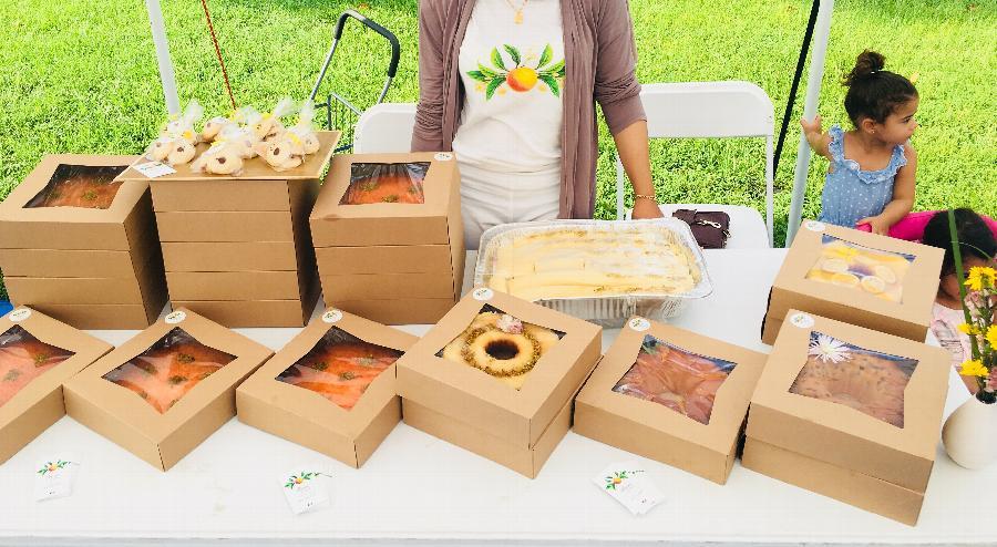 10" x 10" x 2 1/2" Kraft Auto-Popup Window Bakery Box - 10/Pack