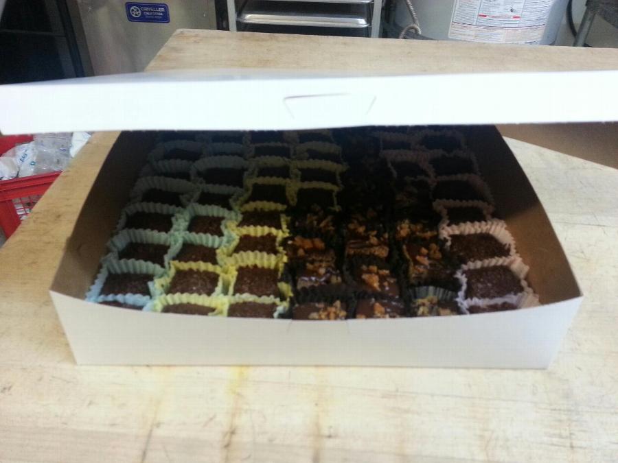 12" x 12" x 2 3/4" White Cake / Bakery Box - 10/Pack