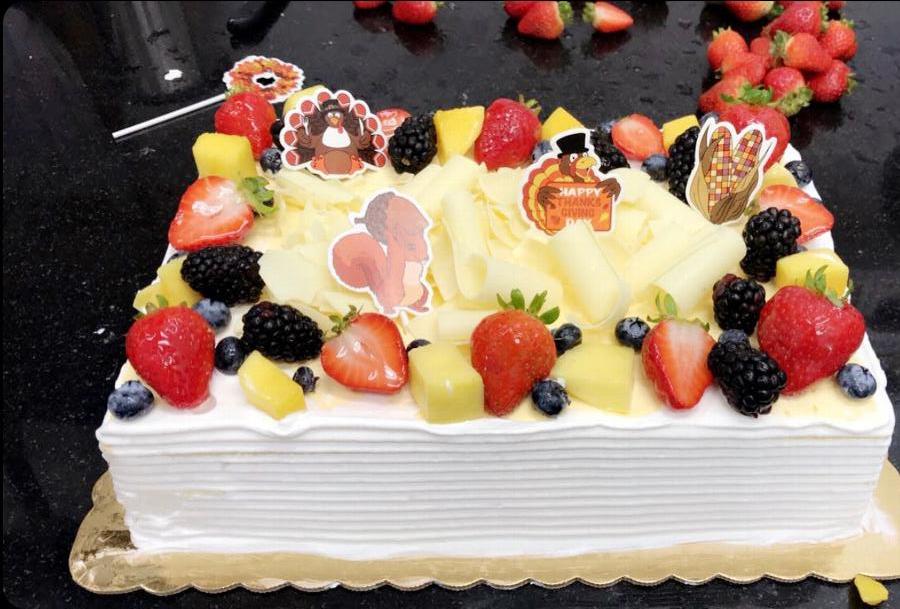 14" x 10" Gold Laminated Rectangular Quarter Sheet Cake Pad - 100/Bundle