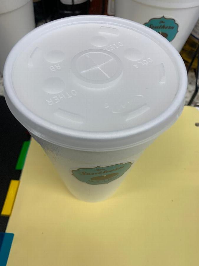 Dart 16SL Translucent Lid with Straw Slot - 100/Pack