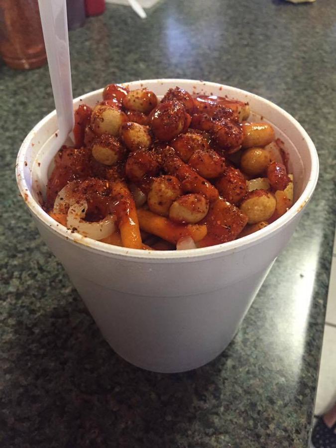 Dart 32MJ48 32 oz. White Foam Food Container - 500/Case