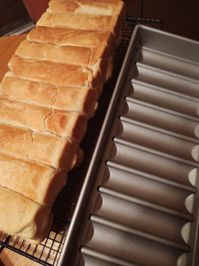 USA Pan 22100 New England Glazed Aluminized Steel Hot Dog Bun Pan