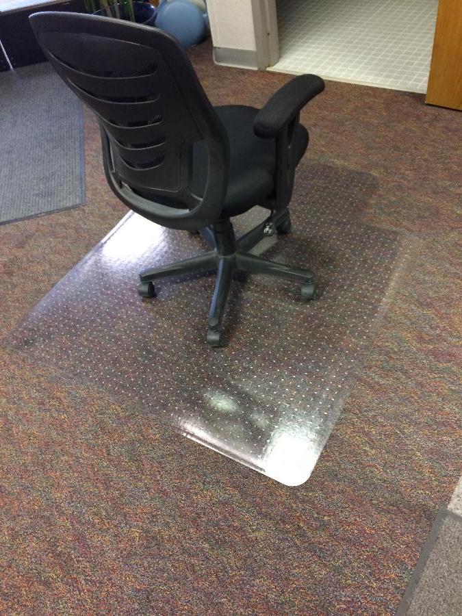 Universal ALEMAT4660CLPR 60" x 46" Clear Cleated Low Pile Carpet Office ...