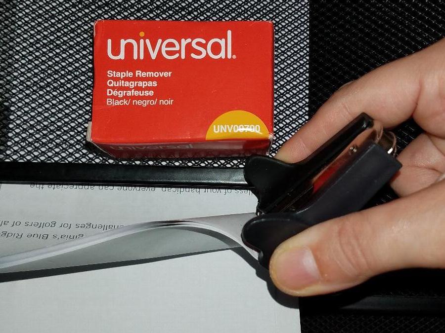 Universal UNV00700VP Black Jaw Style Staple Remover - 3/Pack