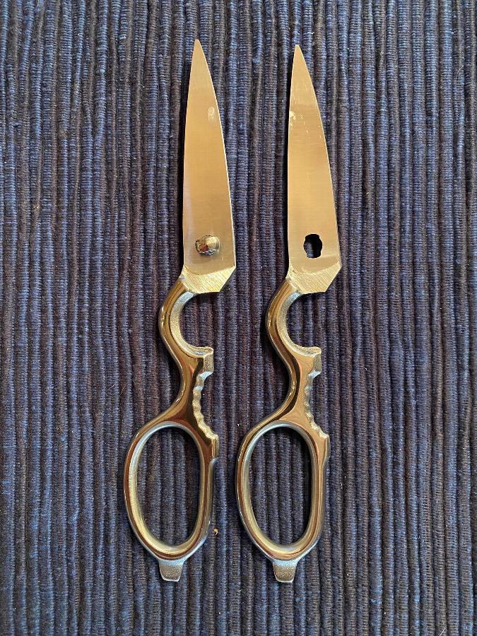 Mercer Culinary M14802 2 5/8" Stainless Steel Multi-Purpose Shears