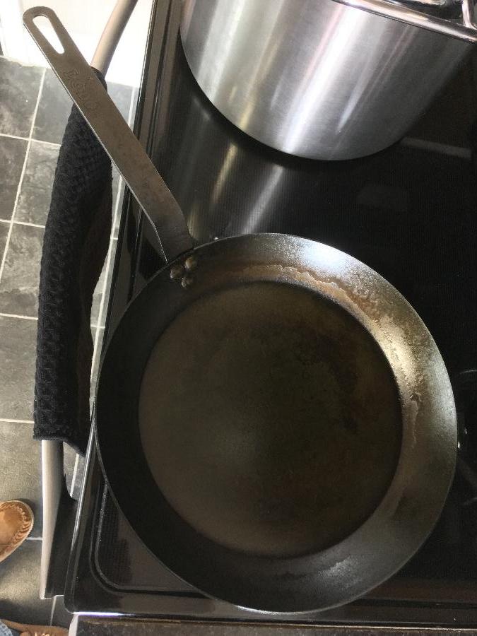 Lodge CRS10 French Style Pre-Seasoned 10" Carbon Steel Fry Pan