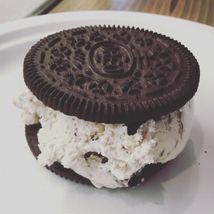 Nabisco Oreo Wafers in Bulk (3" Round, 23.1 lbs.)