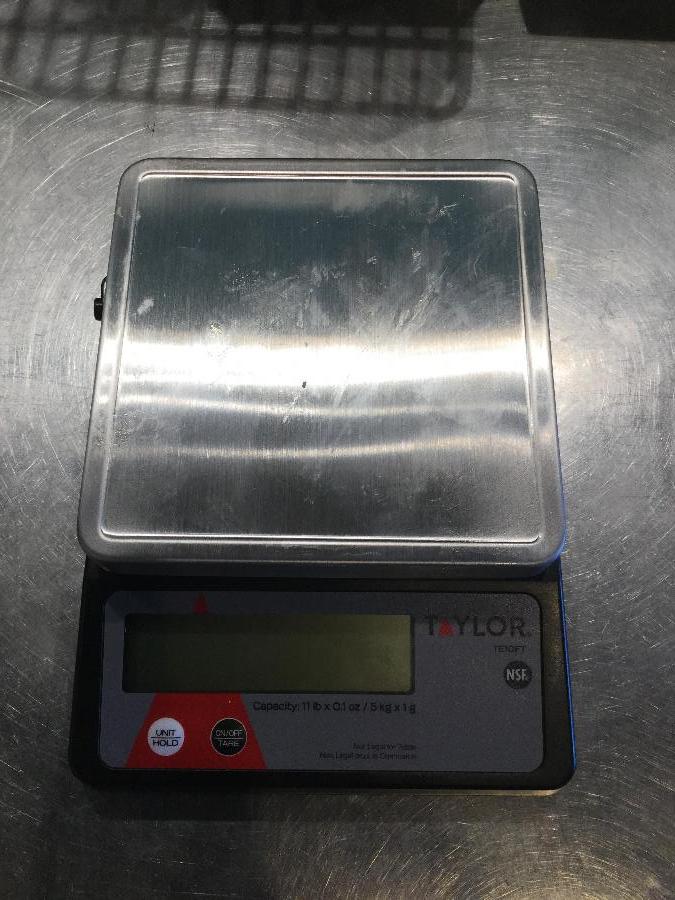 Taylor TE10FT 11 lb. Compact 5 3/8" x 5 3/8" Digital Portion Control Scale