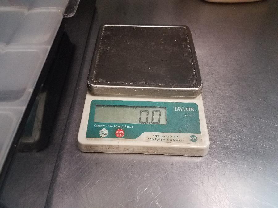 Taylor TE32FT 2 lb. Compact 5 3/8" x 5 3/8" Digital Portion Control Scale
