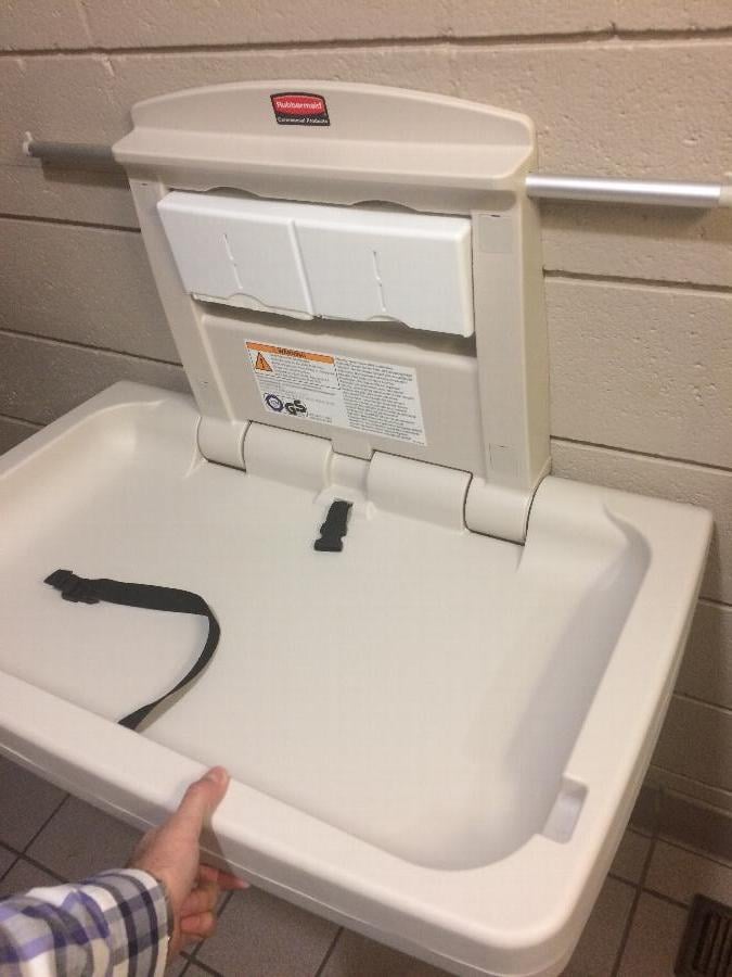 Rubbermaid FG781888LPLAT Horizontal Baby Changing Station ...