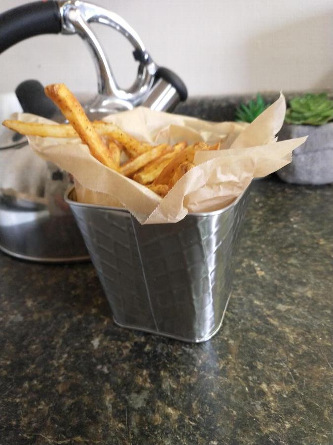 Tablecraft 10043 Lattice 20 oz. Square Stainless Steel Fry Cup