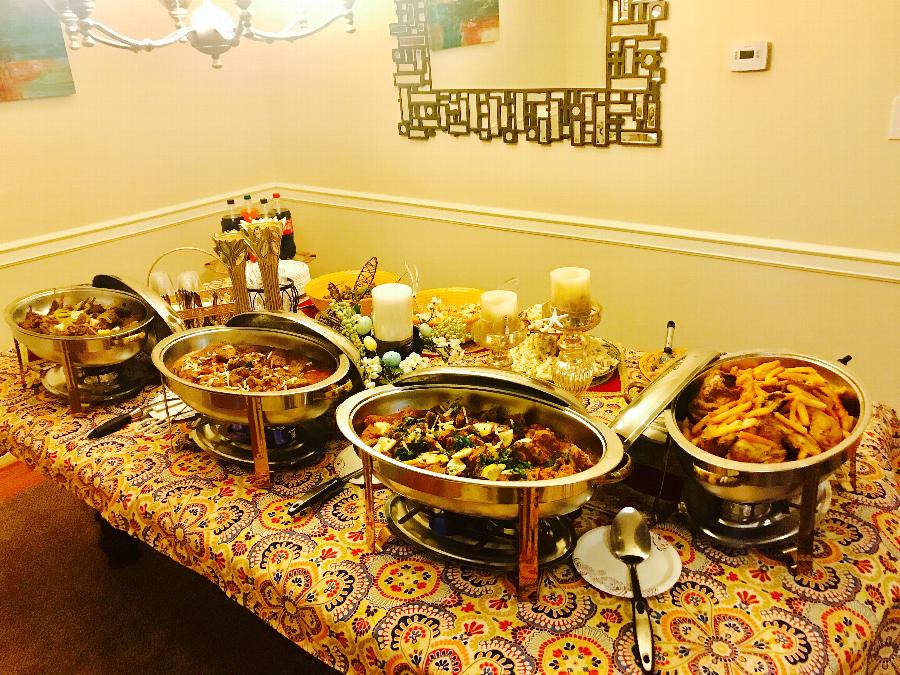 6 Qt. Chafing Dish with Gold Accent - WebstaurantStore