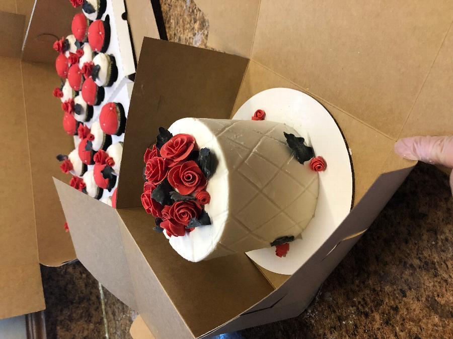 12" x 12" x 5" White Cake / Bakery Box - 100/Bundle