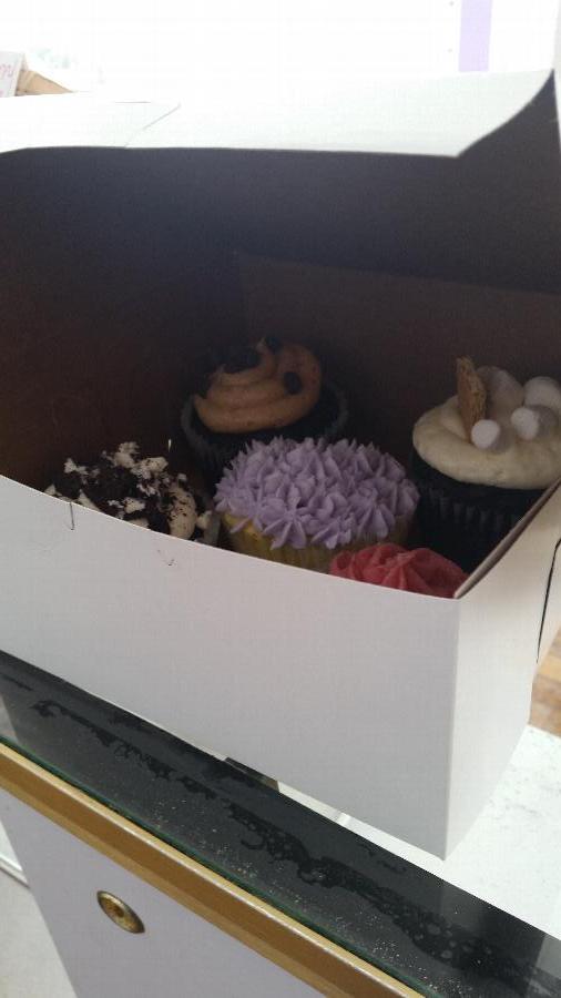 5 1/2" x 5 1/2" x 4" White Cake / Bakery Box - 250/Bundle