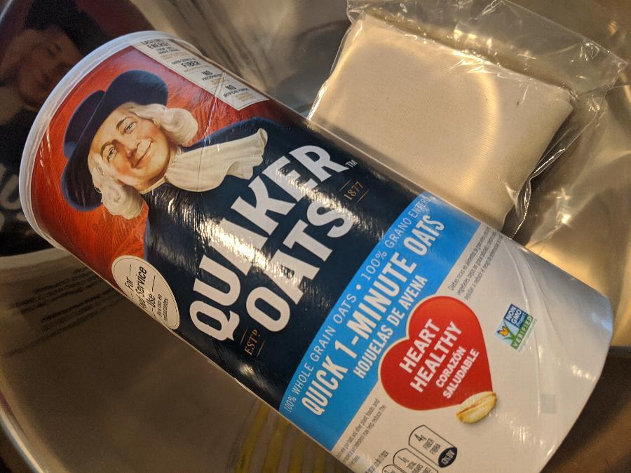 Quaker 42 oz. Quick Regular Oats - 12/Case