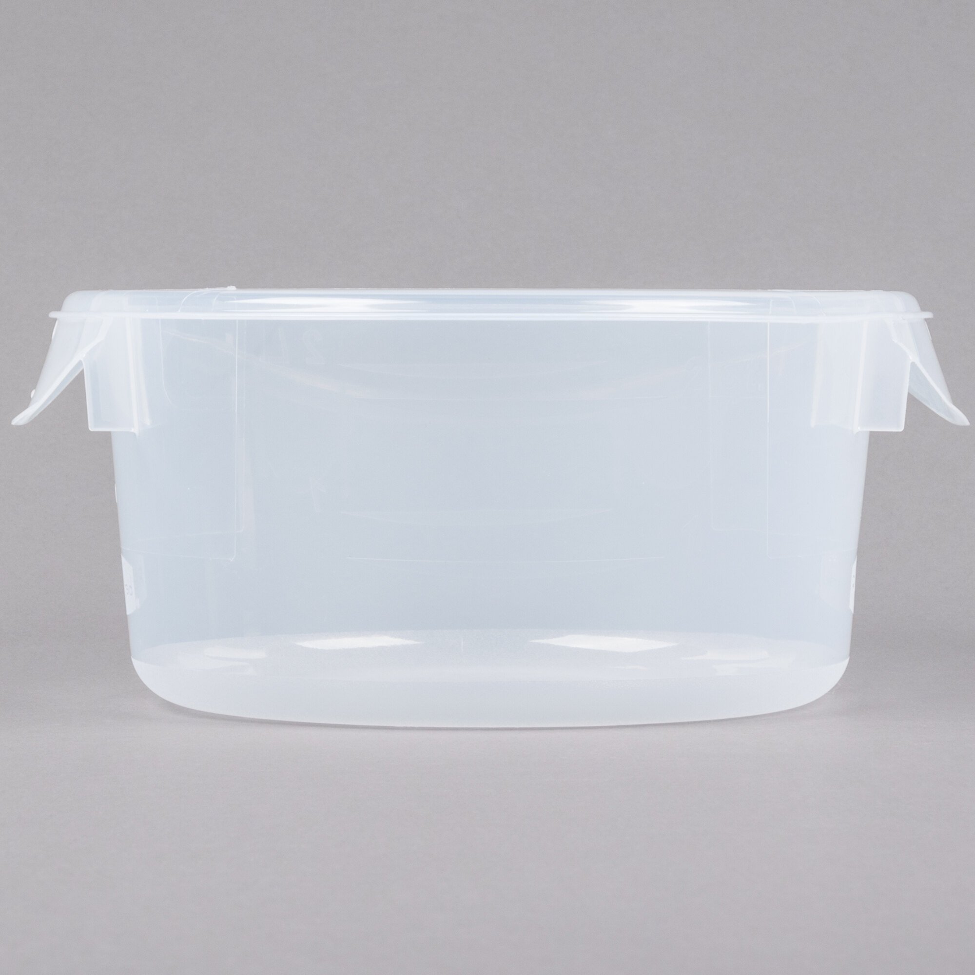 Rubbermaid FG572024CLR 2 Qt. Translucent Round Food Storage Container