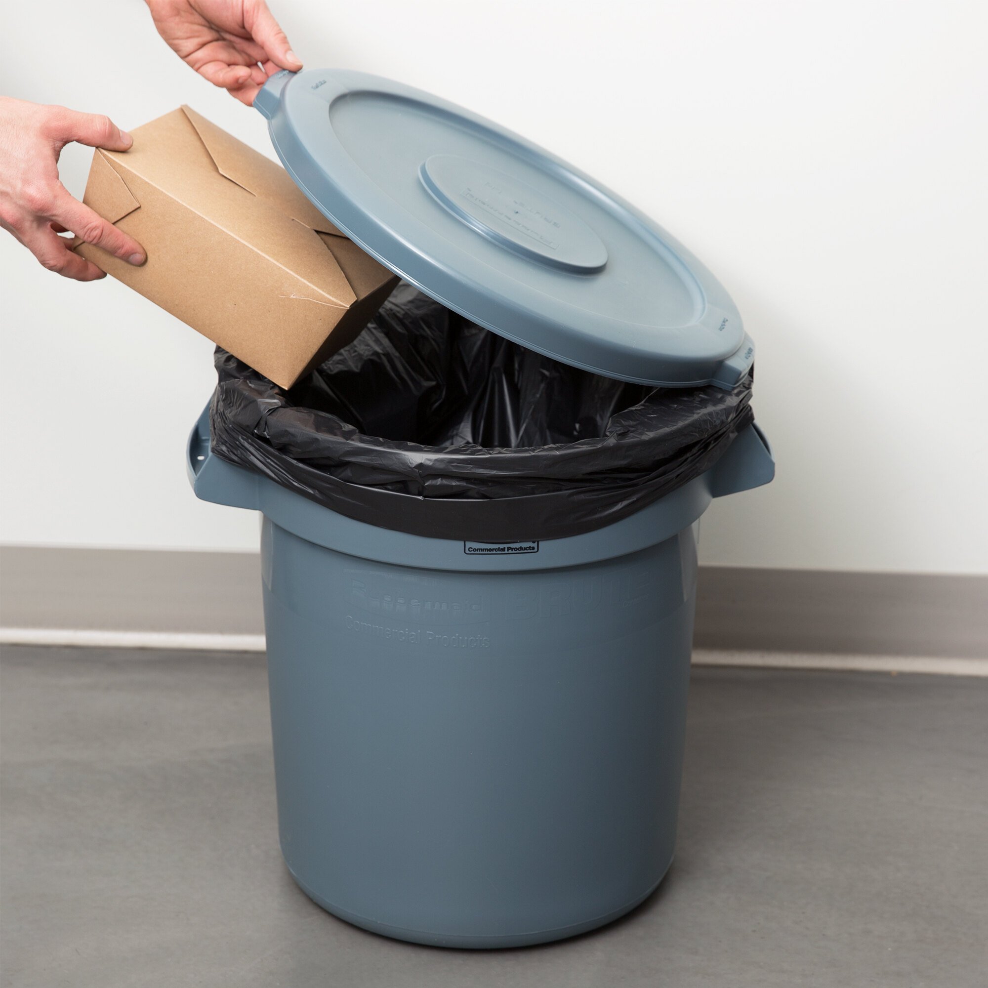 Rubbermaid Brute 10 Gallon Trash Can & Lid