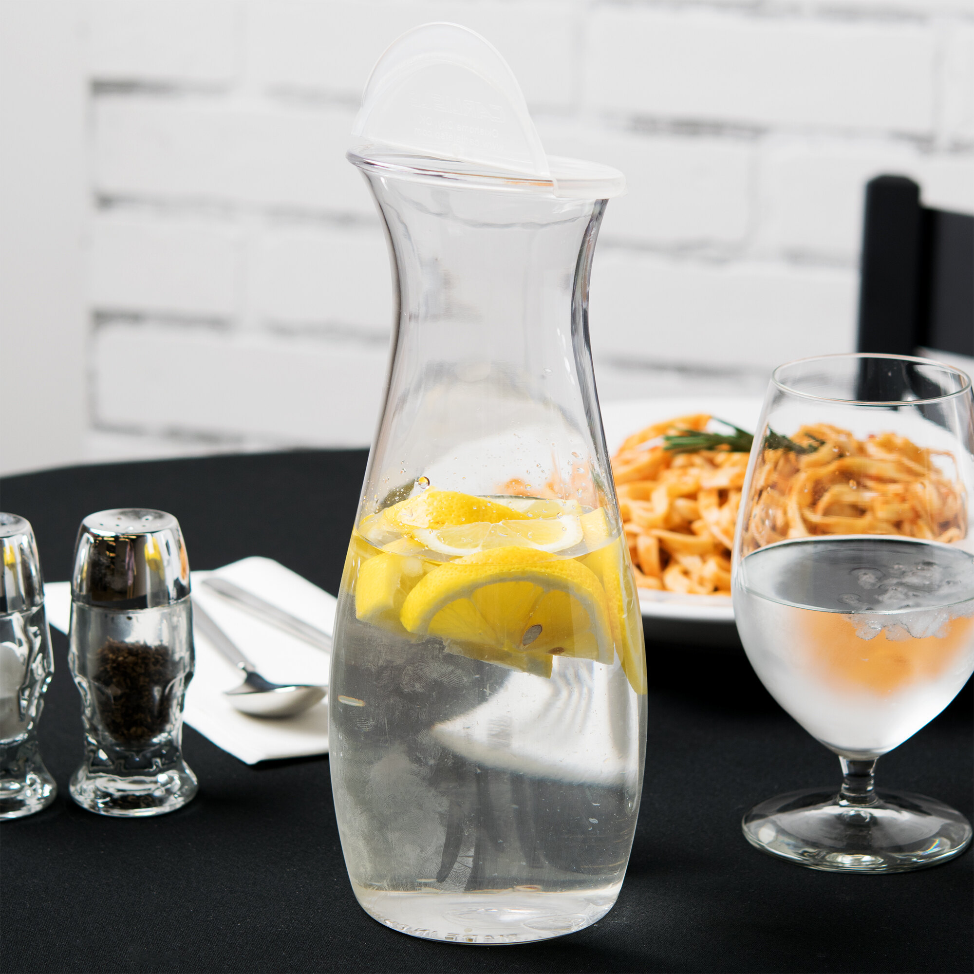 Carlisle 34 oz. Polycarbonate Carafe with Hinged Lid