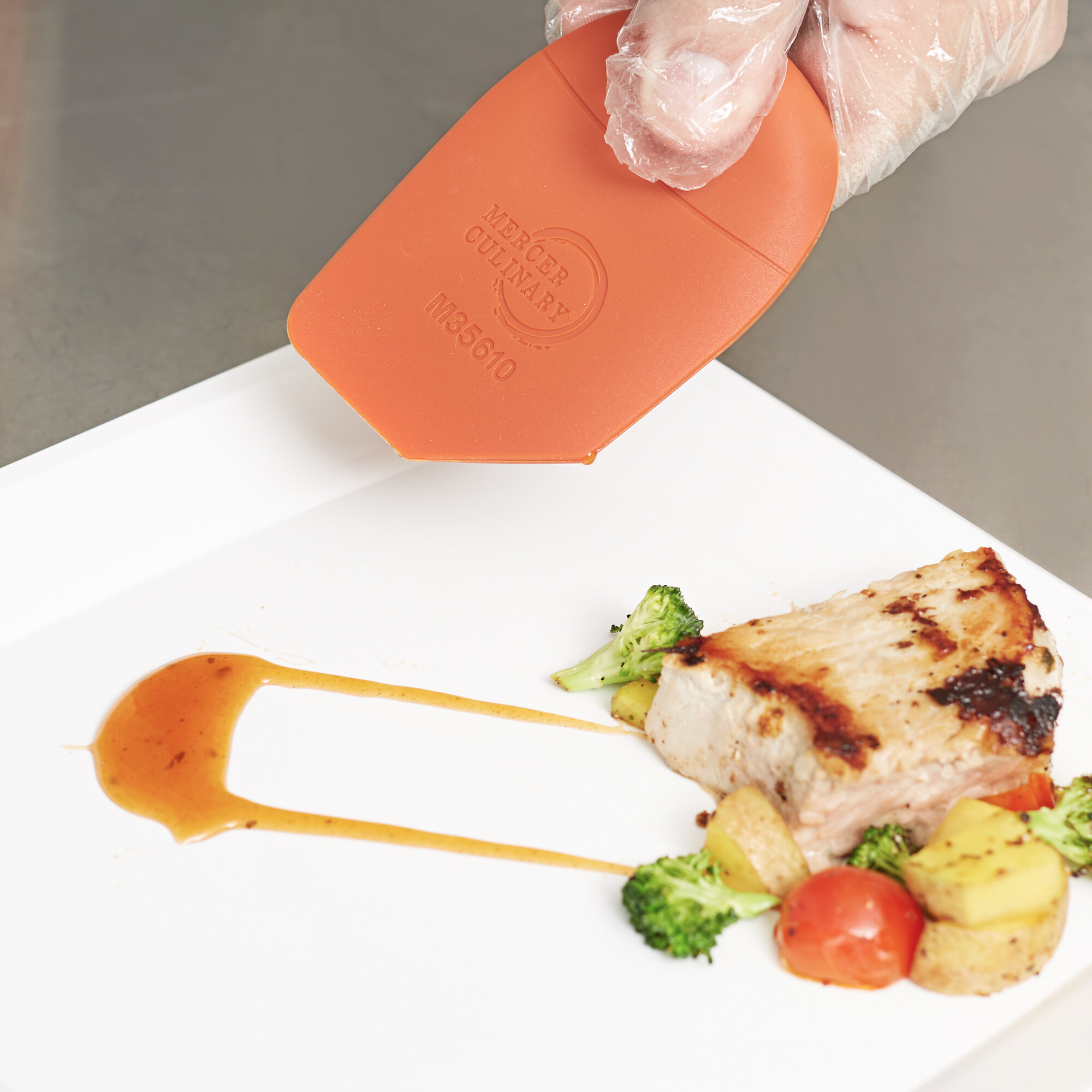 Mercer Culinary M35610 45 Degree Angle Silicone Wedge Plating Tool