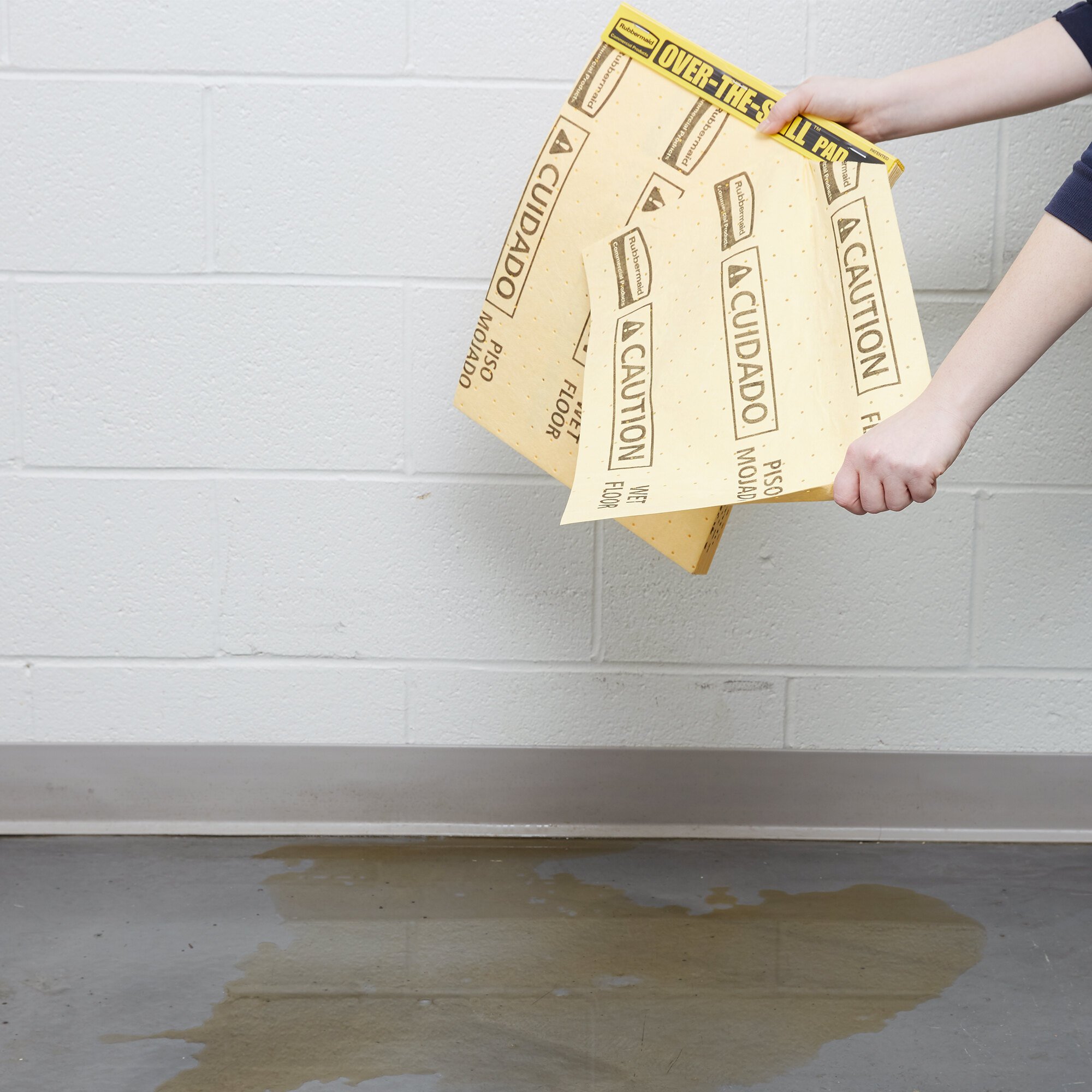 Rubbermaid FG425400YEL Over-The-Spill 16" x 12 5/8" Yellow Medium ...