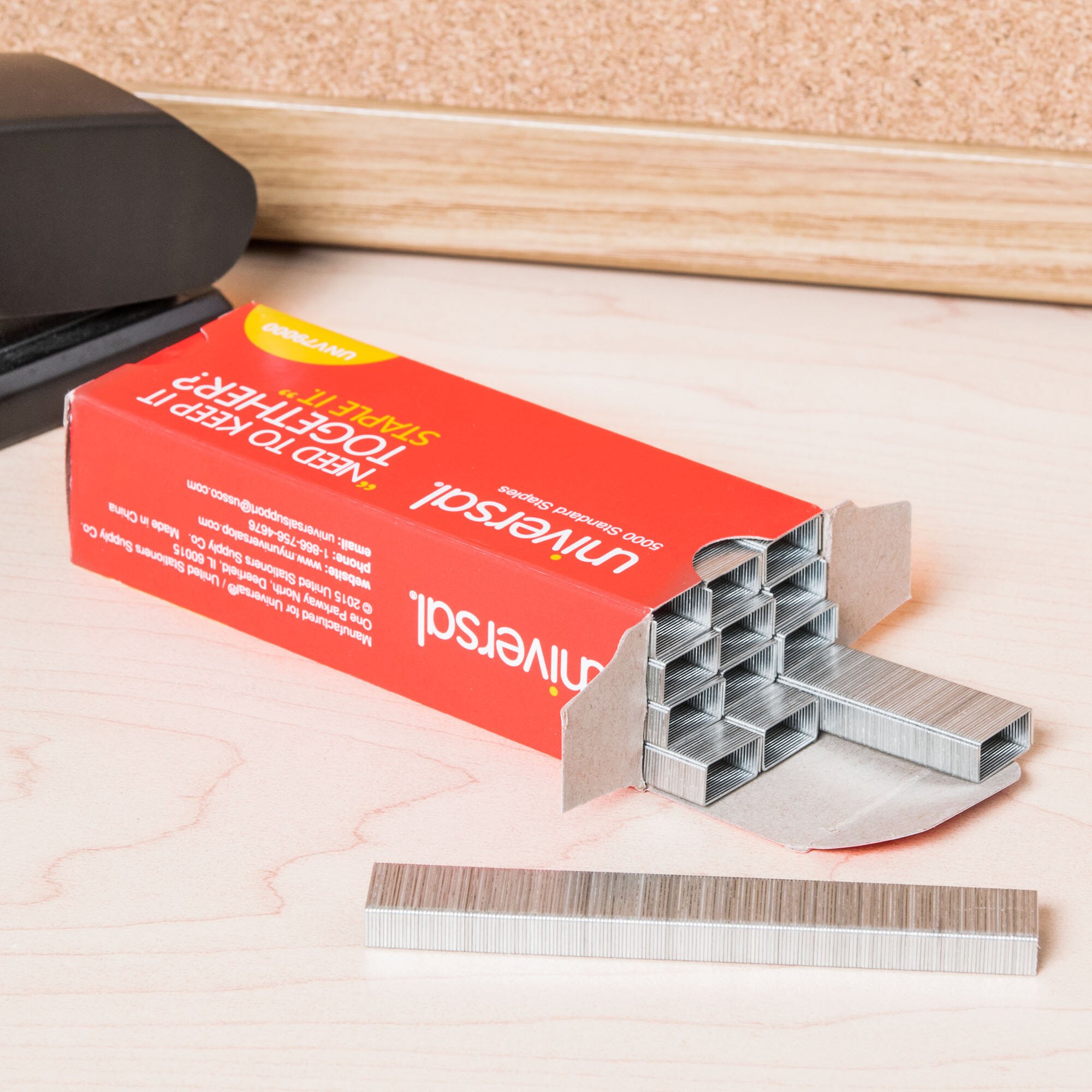 Universal UNV79000 210 Strip Count Standard Chisel Point 5,000 Staple Box