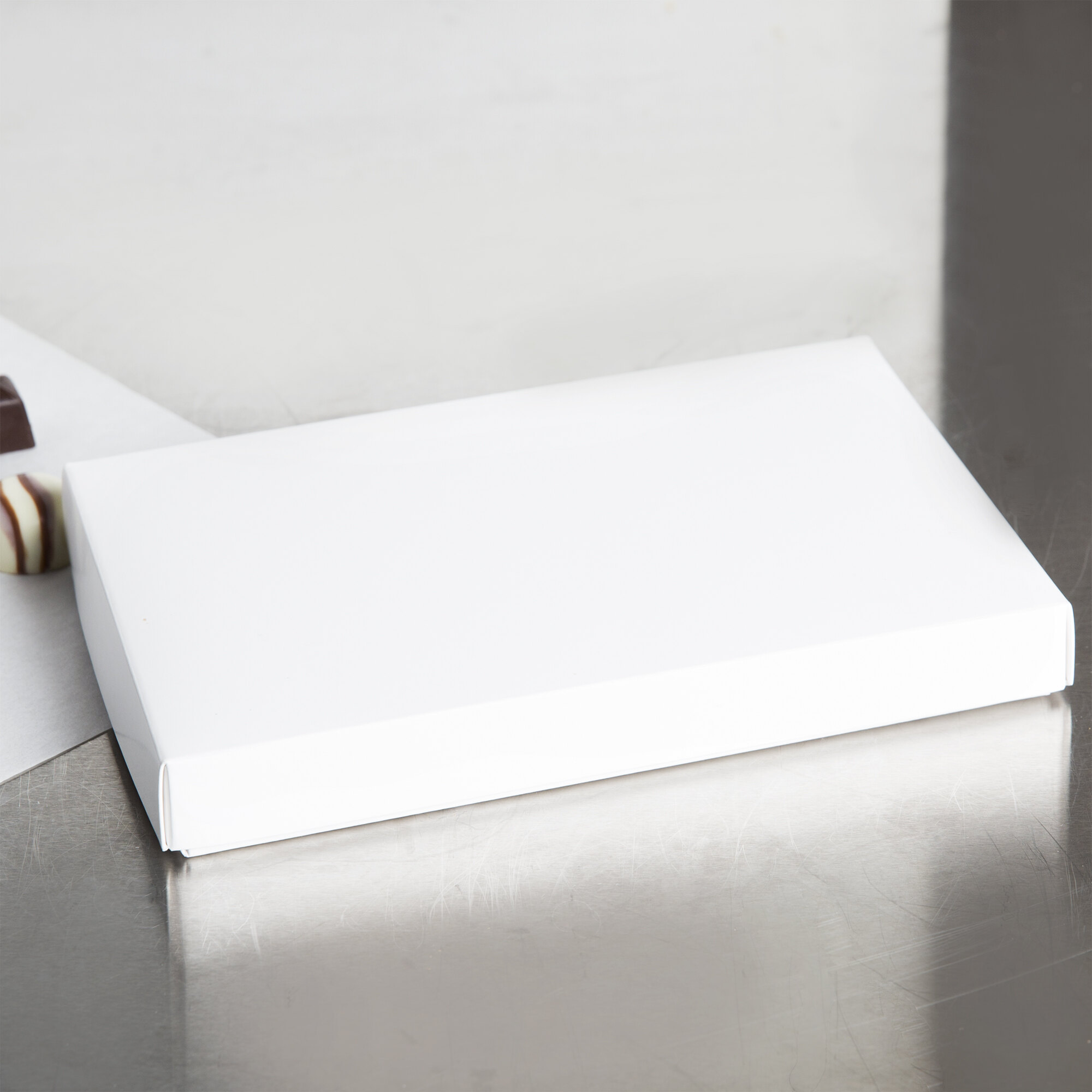 9 3/8" x 6" x 1 1/8" 2-Piece 1 lb. White Candy Box - 250/Case