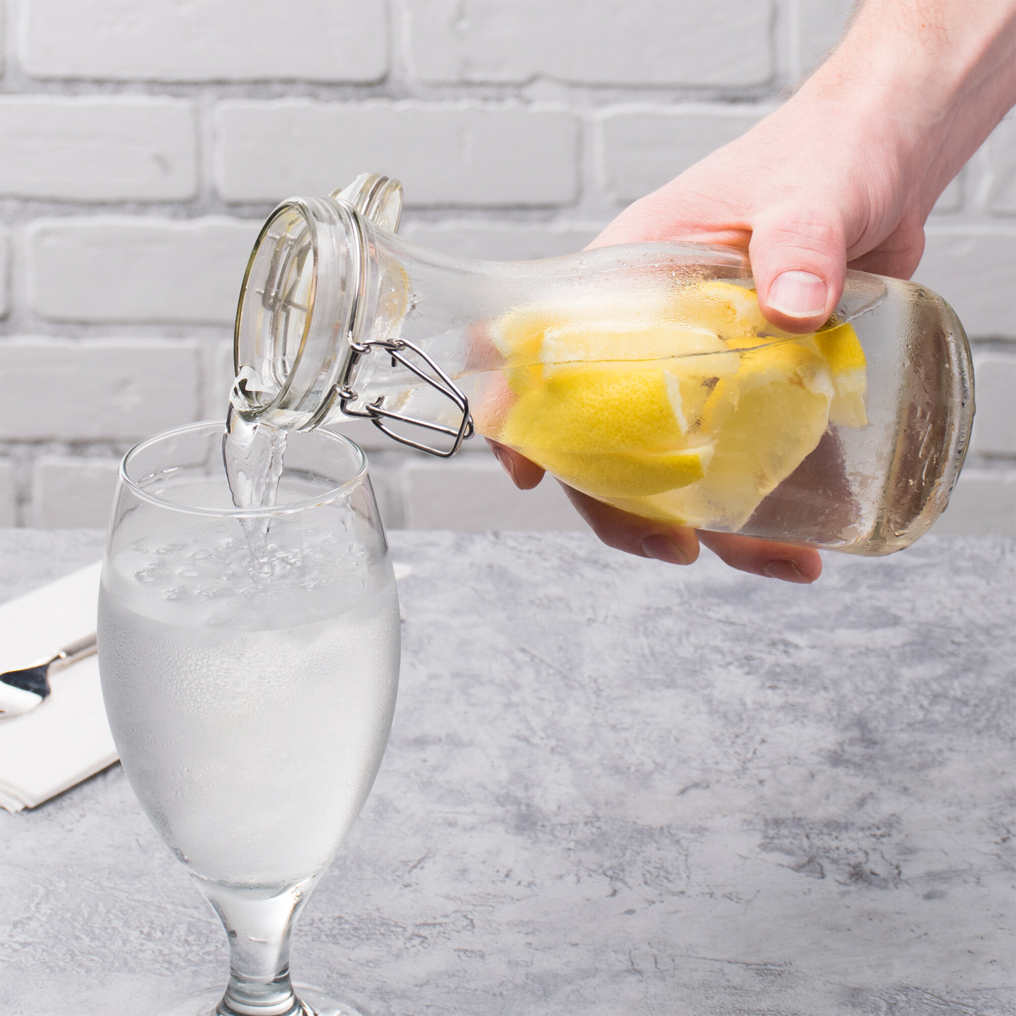 Acopa 17 Oz Glass Carafe With Resealable Lid 12case