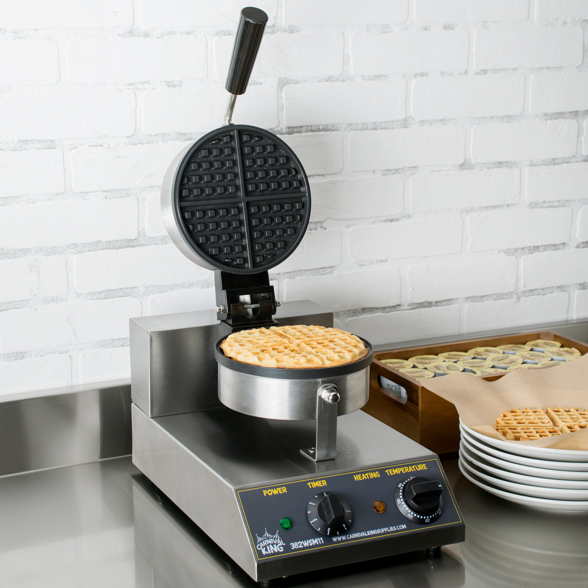 Carnival King WSM11 Non-Stick Single Waffle Maker with Timer - 120V
