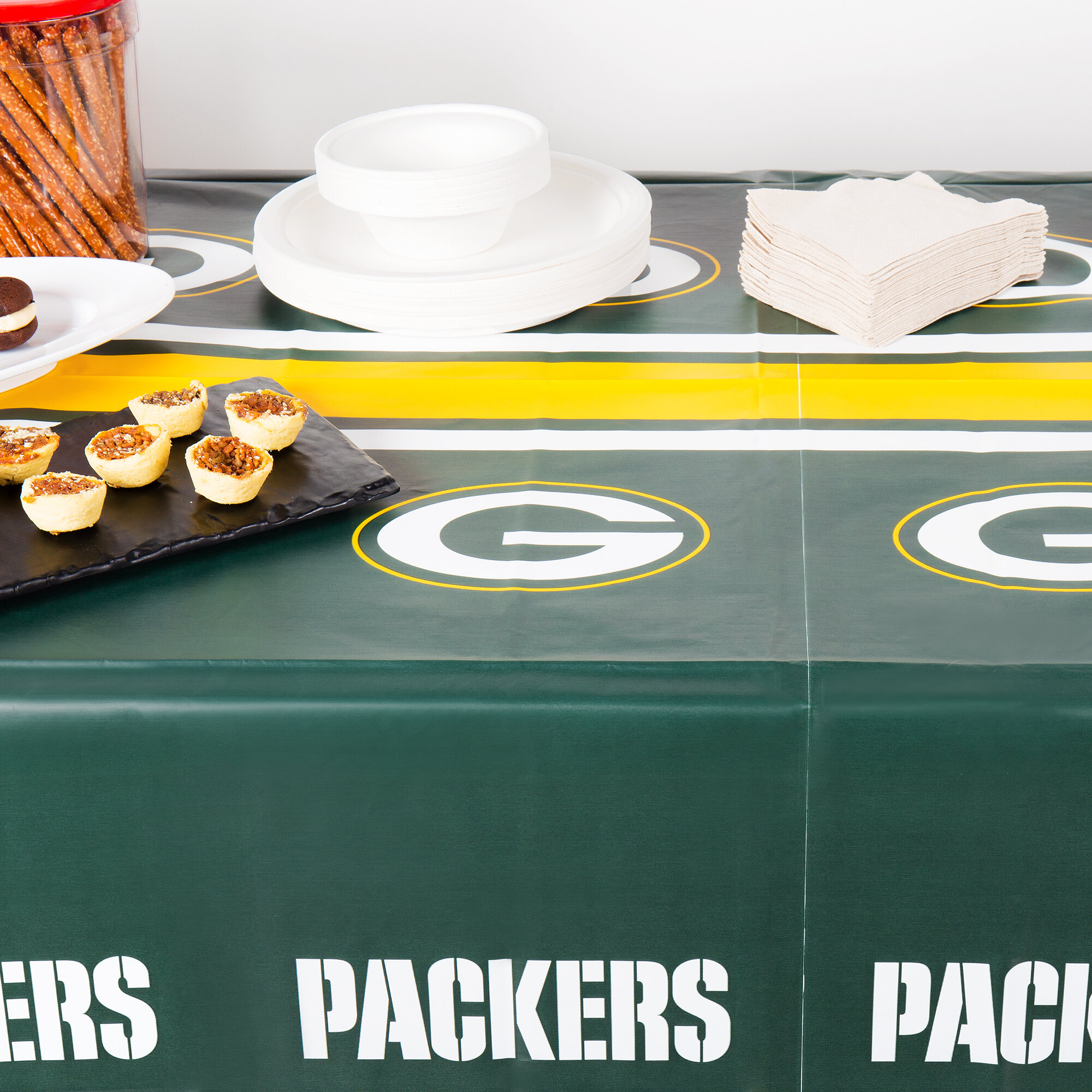 Creative Converting 729512 Green Bay Packers 54" x 102" Plastic Table ...