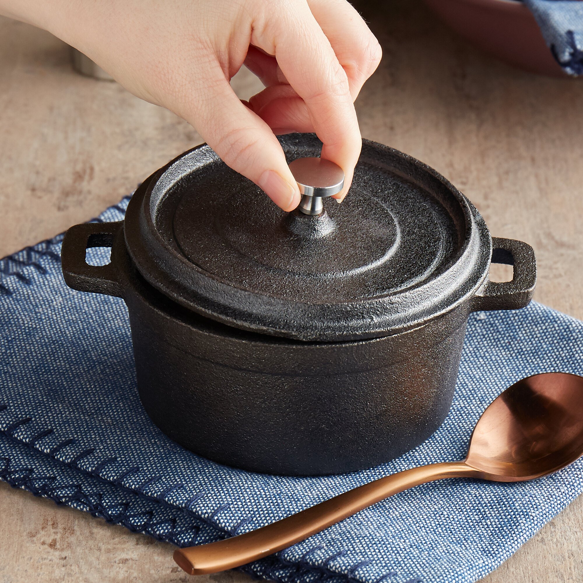 Valor 16 oz. Pre-Seasoned Mini Cast Iron Pot with Cover